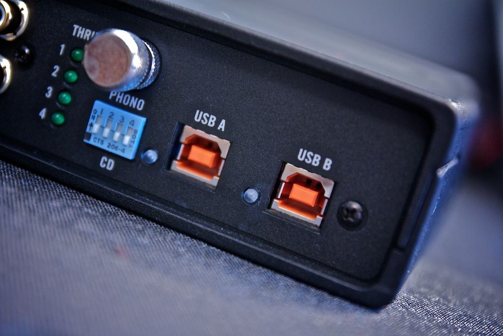 Scratch Live VS Traktor Scratch: The 2011 Update - DJ TechTools