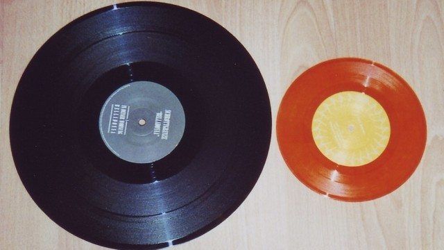 Tiny Vinyl Explosion! Mixing on 45s with DJ Format - DJ TechTools